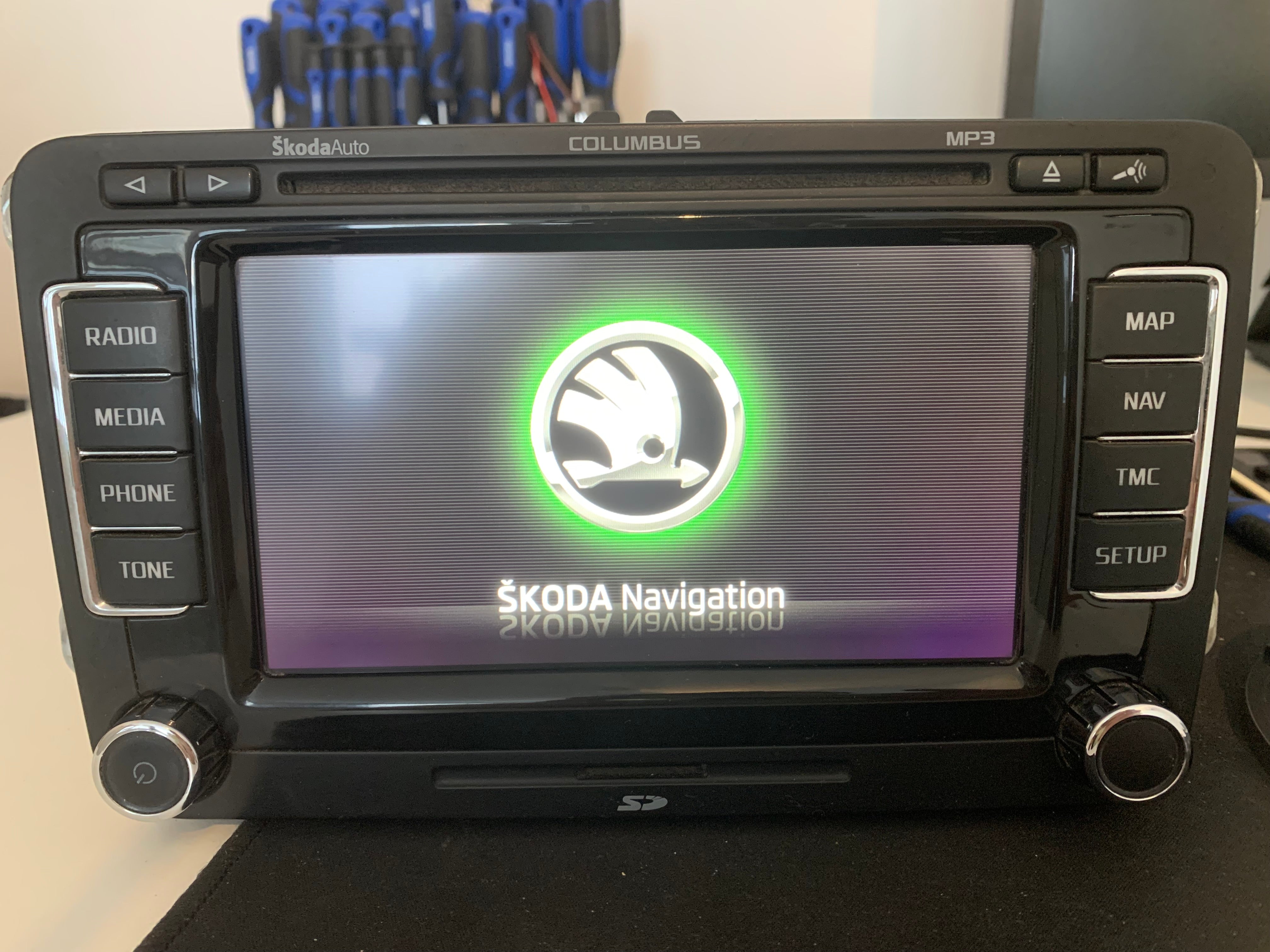 3T0035686N Skoda Columbus Navigationssystem DAB+ mit EU Karten und Cod – Autotronix.de